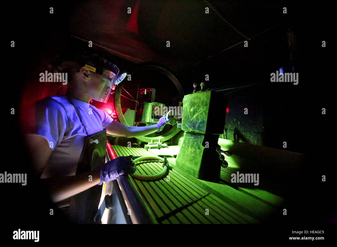 Magnetic particle inspection hi-res stock photography and images - Alamy