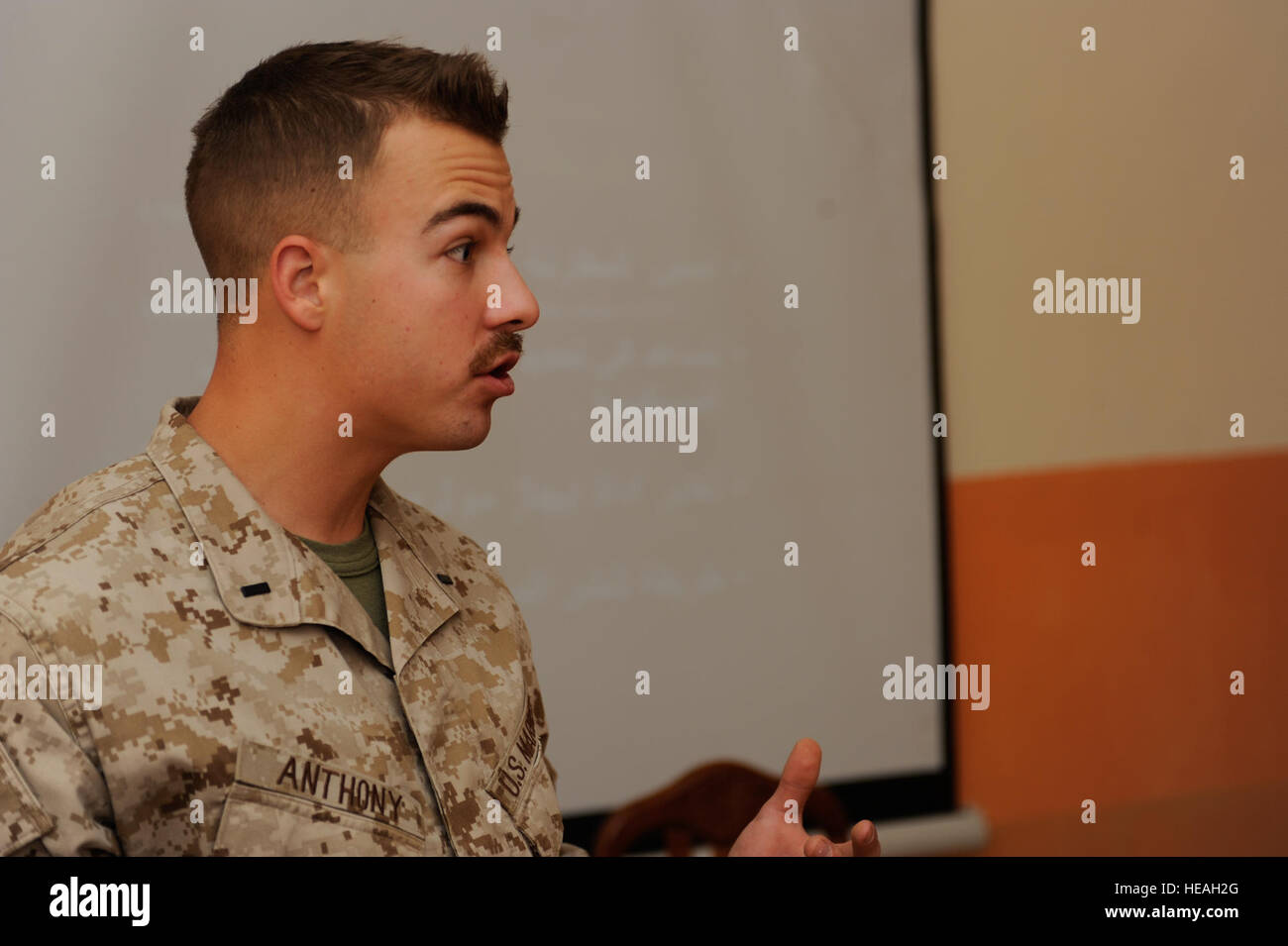 A U.S. Marine from the 1st Iraqi Army Military Transition Team ...