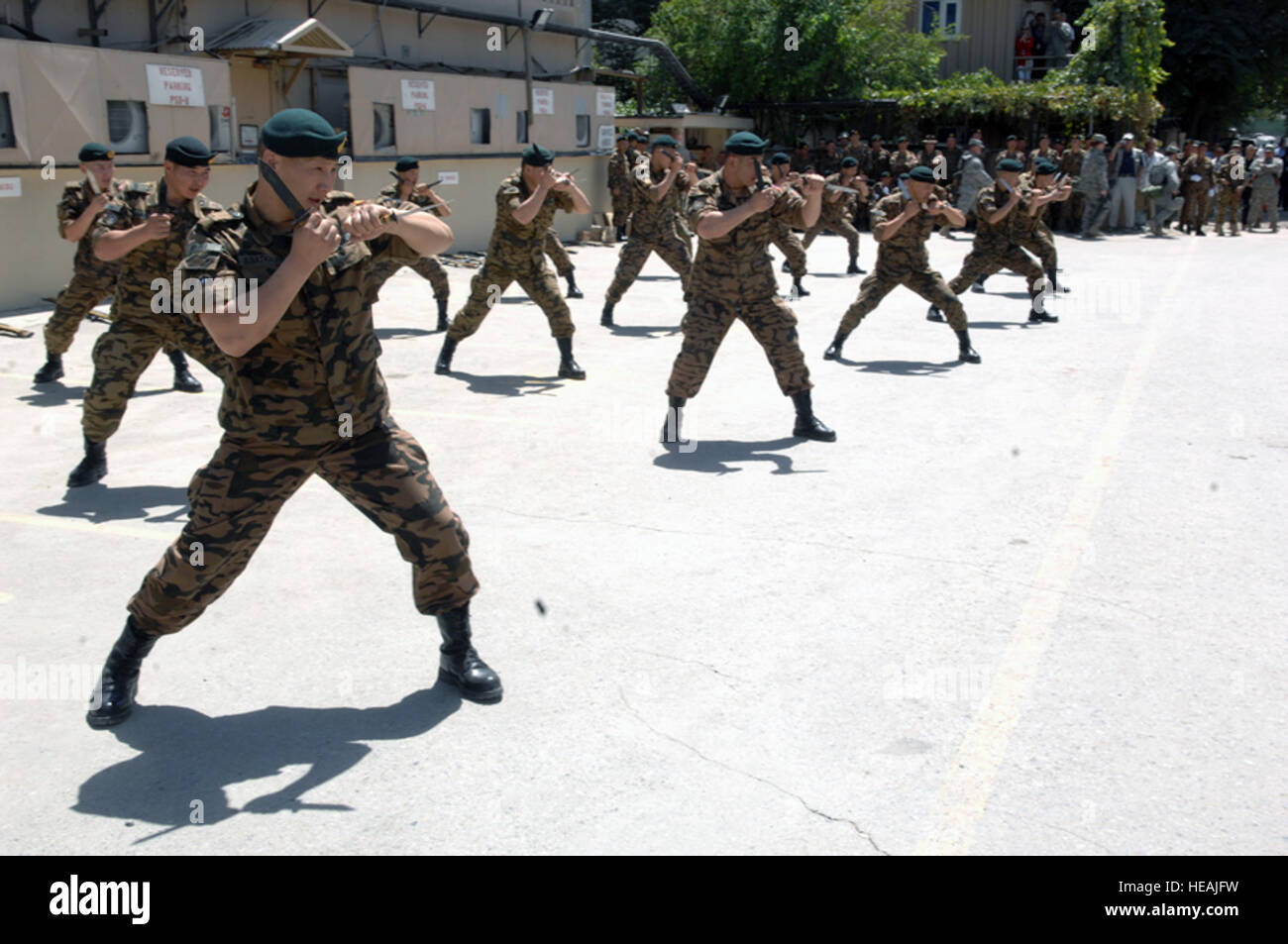 Air force personnel maintain hi-res stock photography and images - Alamy