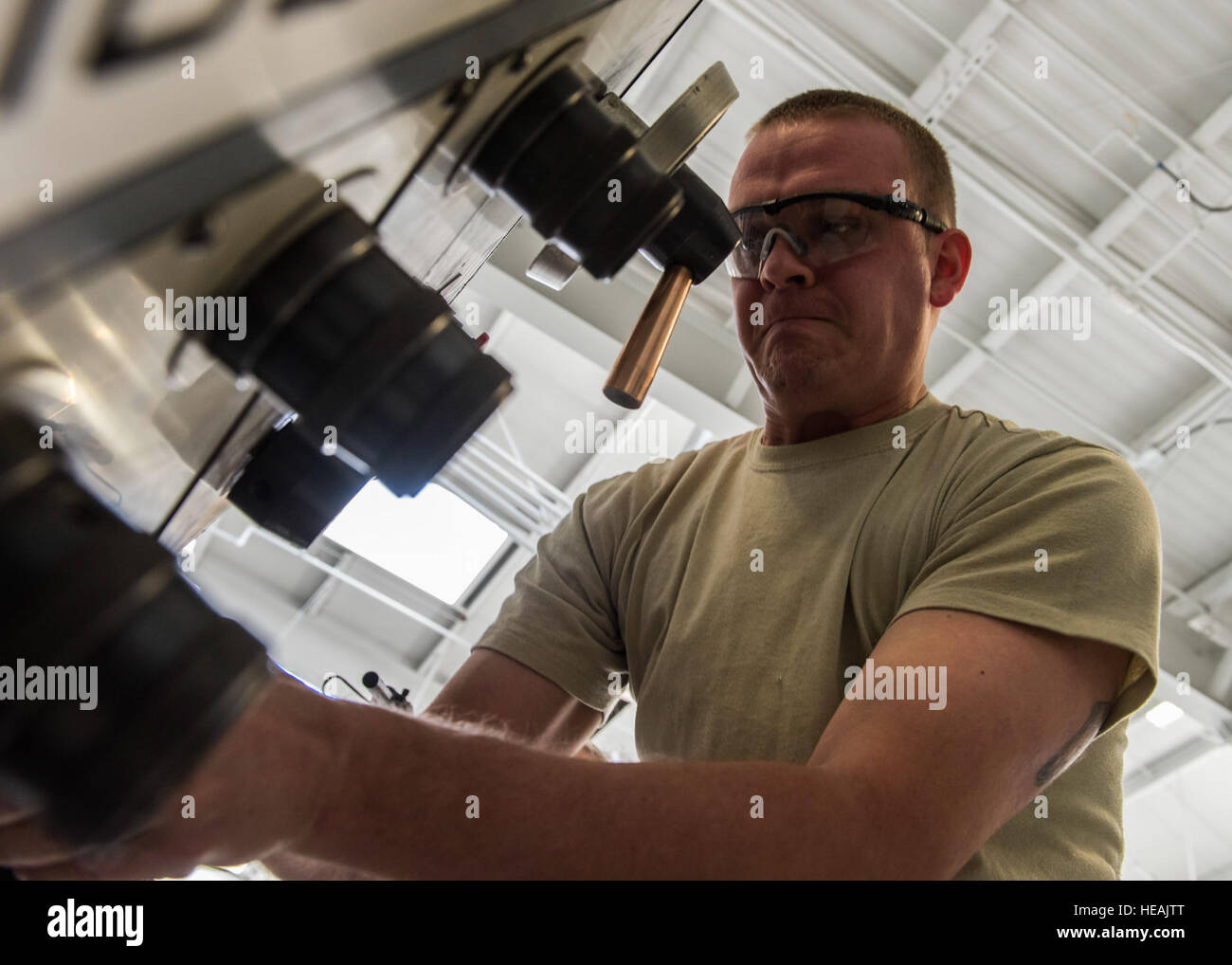 Air force metals technician hi-res stock photography and images - Alamy