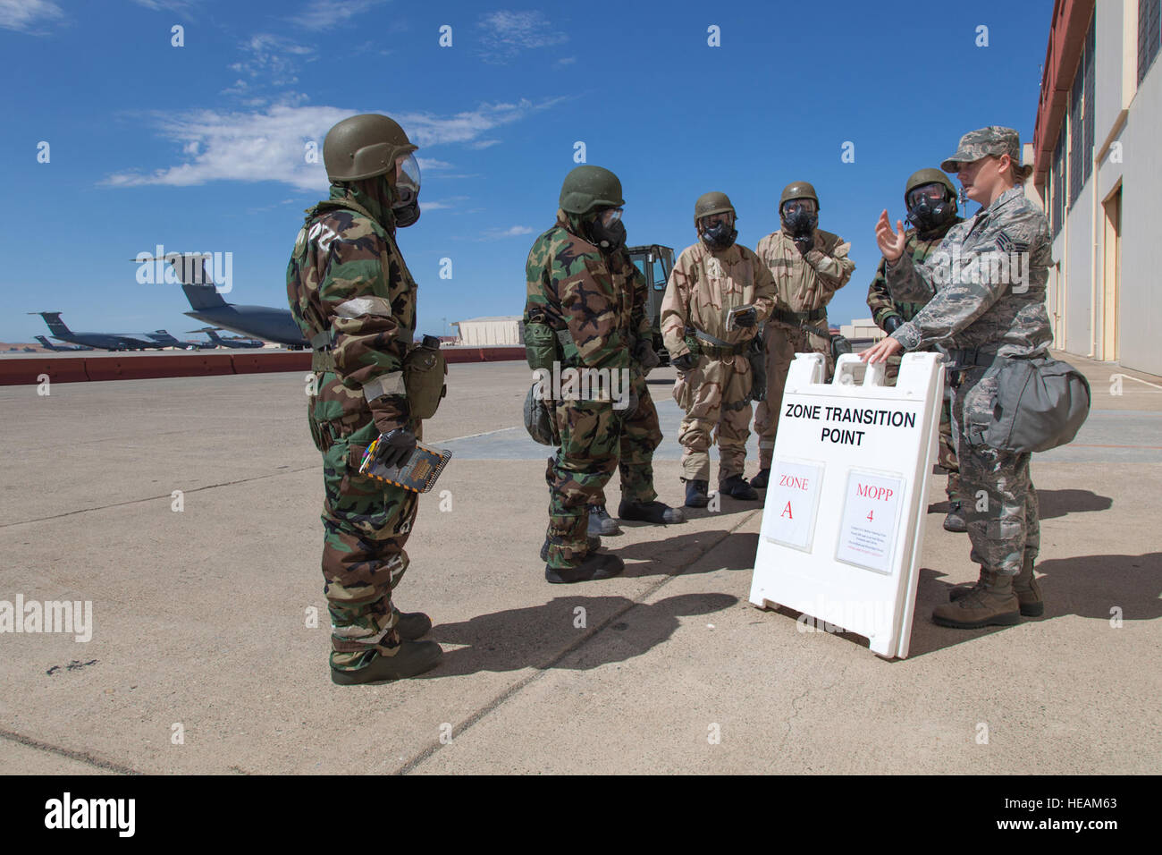 U s air force airman teaches hi-res stock photography and images - Alamy