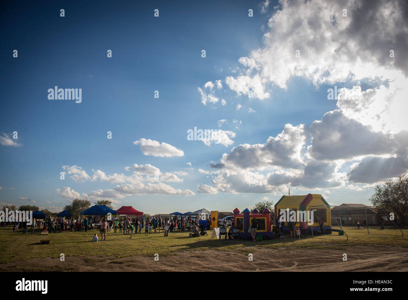 Members of Team Holloman and Alamogordo residents participate in the ...
