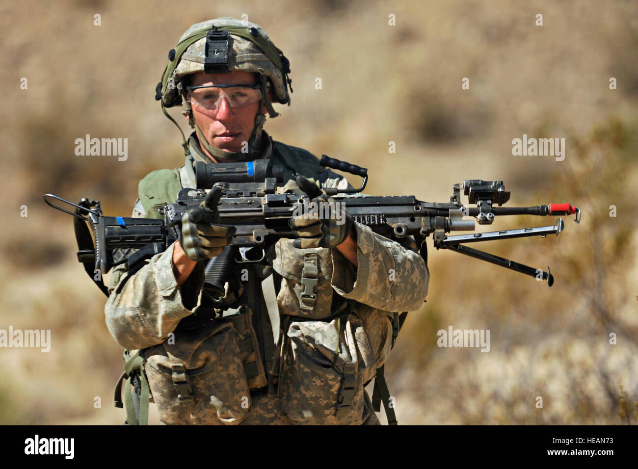 A Soldier from the 1st Battalion, 15th Infantry Regiment, 3rd Heavy ...