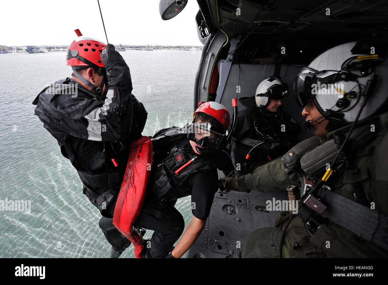 Us navy search rescue swimmer hi-res stock photography and images - Alamy