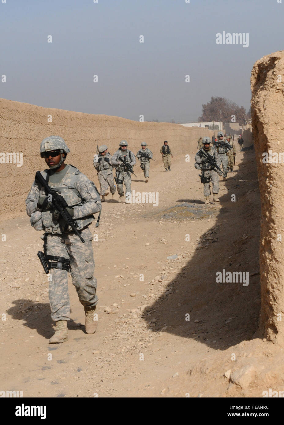 Members of the Nevada National Guard, 137th Military Police Detachment ...