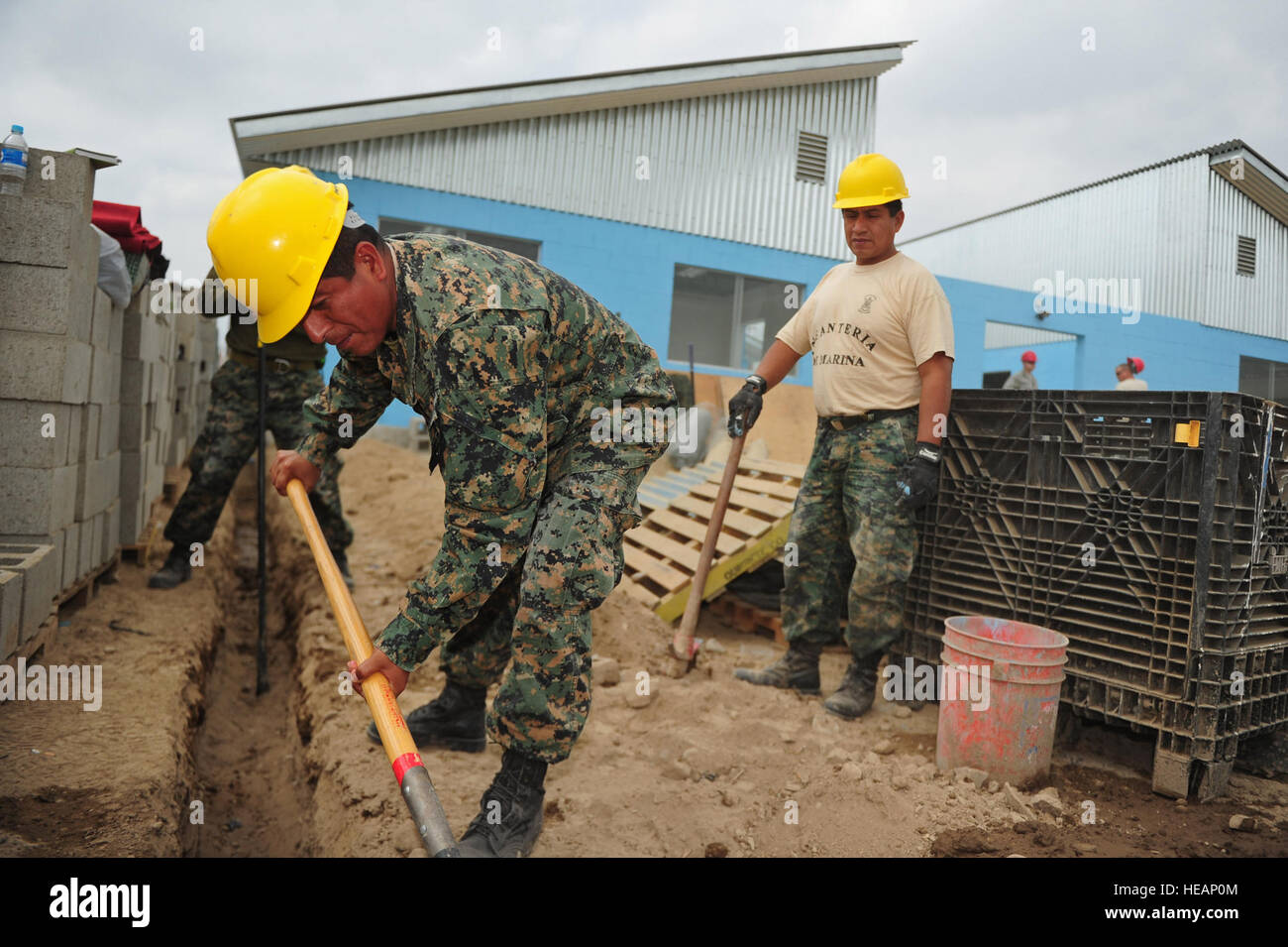 Peruvian Trench Peruvian Military Members Build A Trench For Power