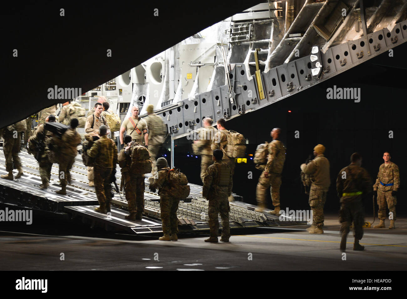 Service members board a C-17 Globemaster III at Bagram Air Field ...