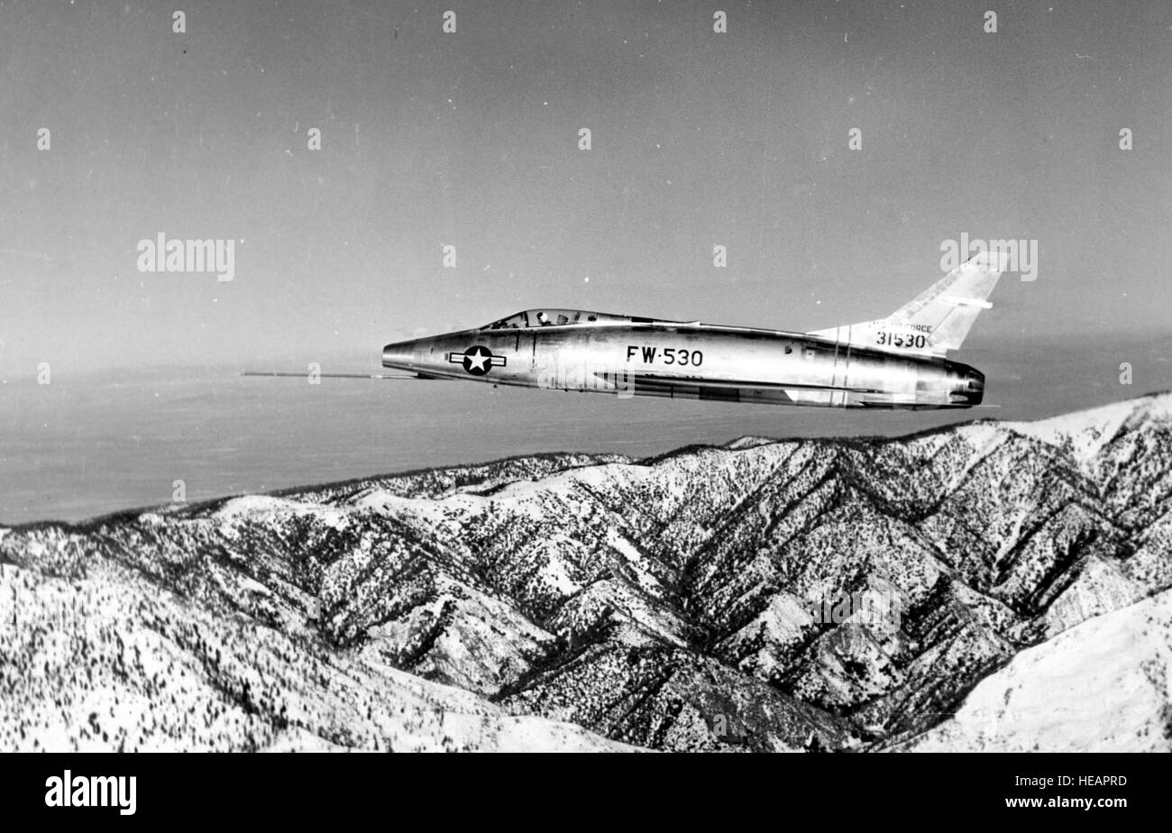 North American F-100A (S/N 53-1530) in flight. (U.S. Air Force photo ...