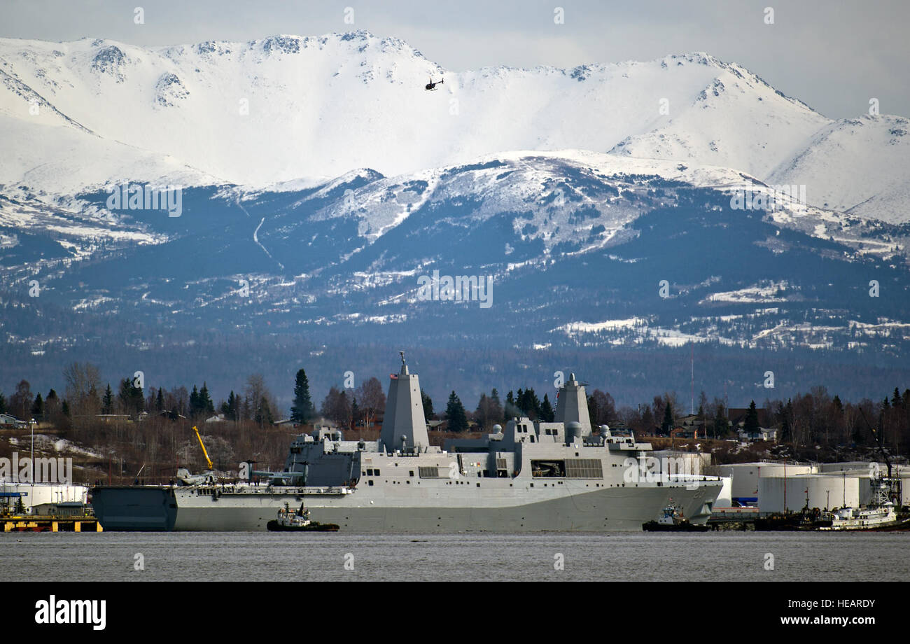 The USS Anchorage (LPD-23), a San Antonio-class amphibious transport ...