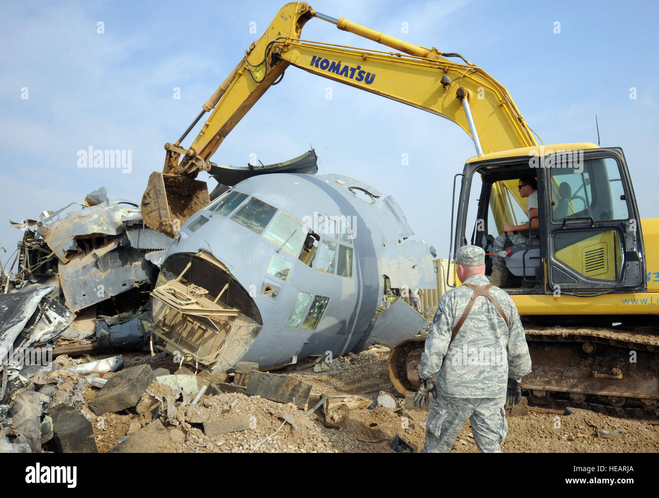 SATHER AIR BASE, Iraq – Air Force Master Sgt. Dellet Weaver (left ...