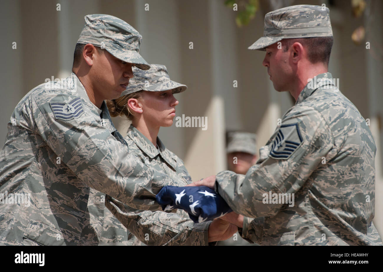 (From left to right) U.S. Air Force Tech. Sgt. Steven Byrd, 15th Wing ...