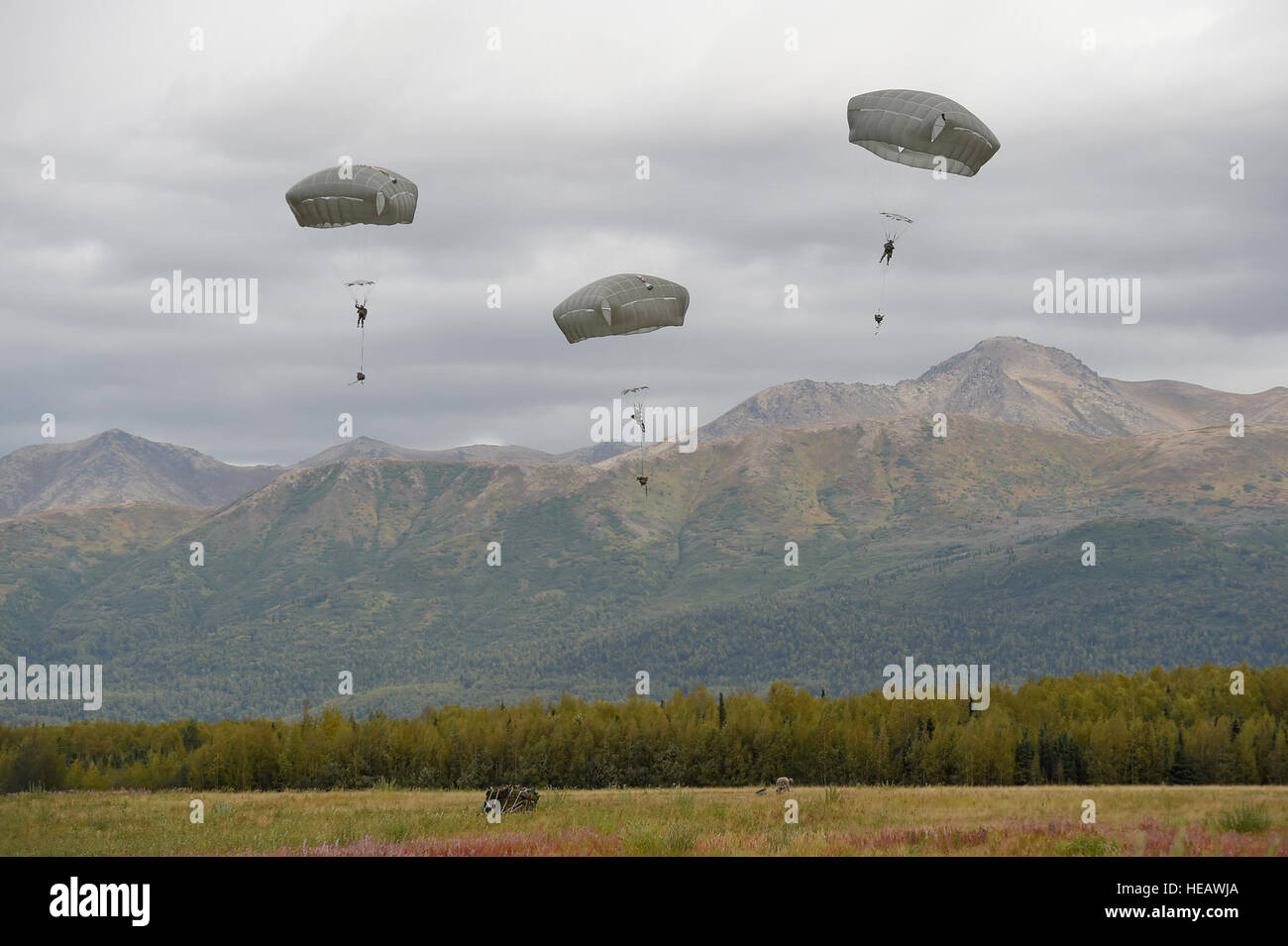 Military airlift hi-res stock photography and images - Alamy