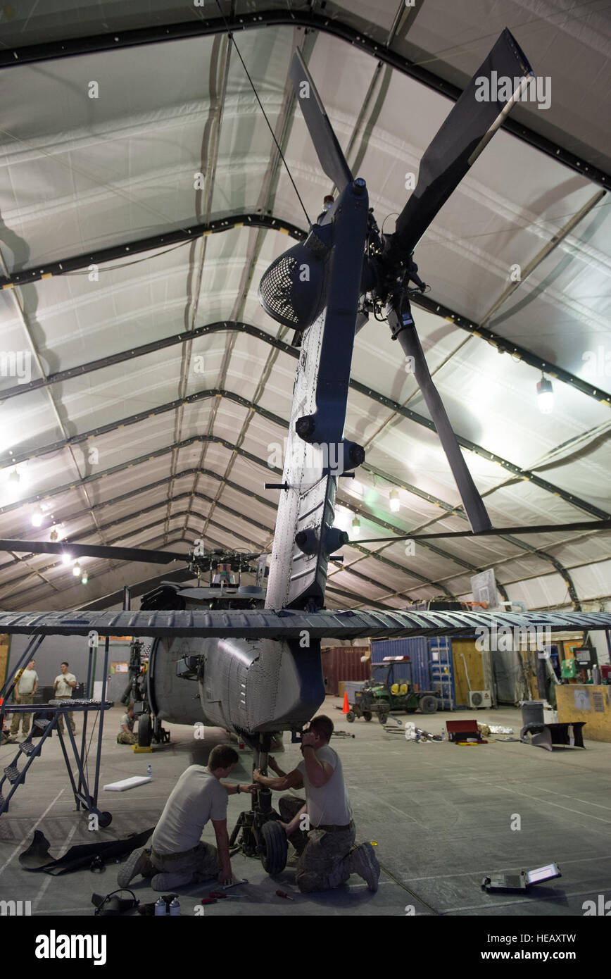 U.S. Airmen assigned to the 455th Expeditionary Aircraft Maintenance ...