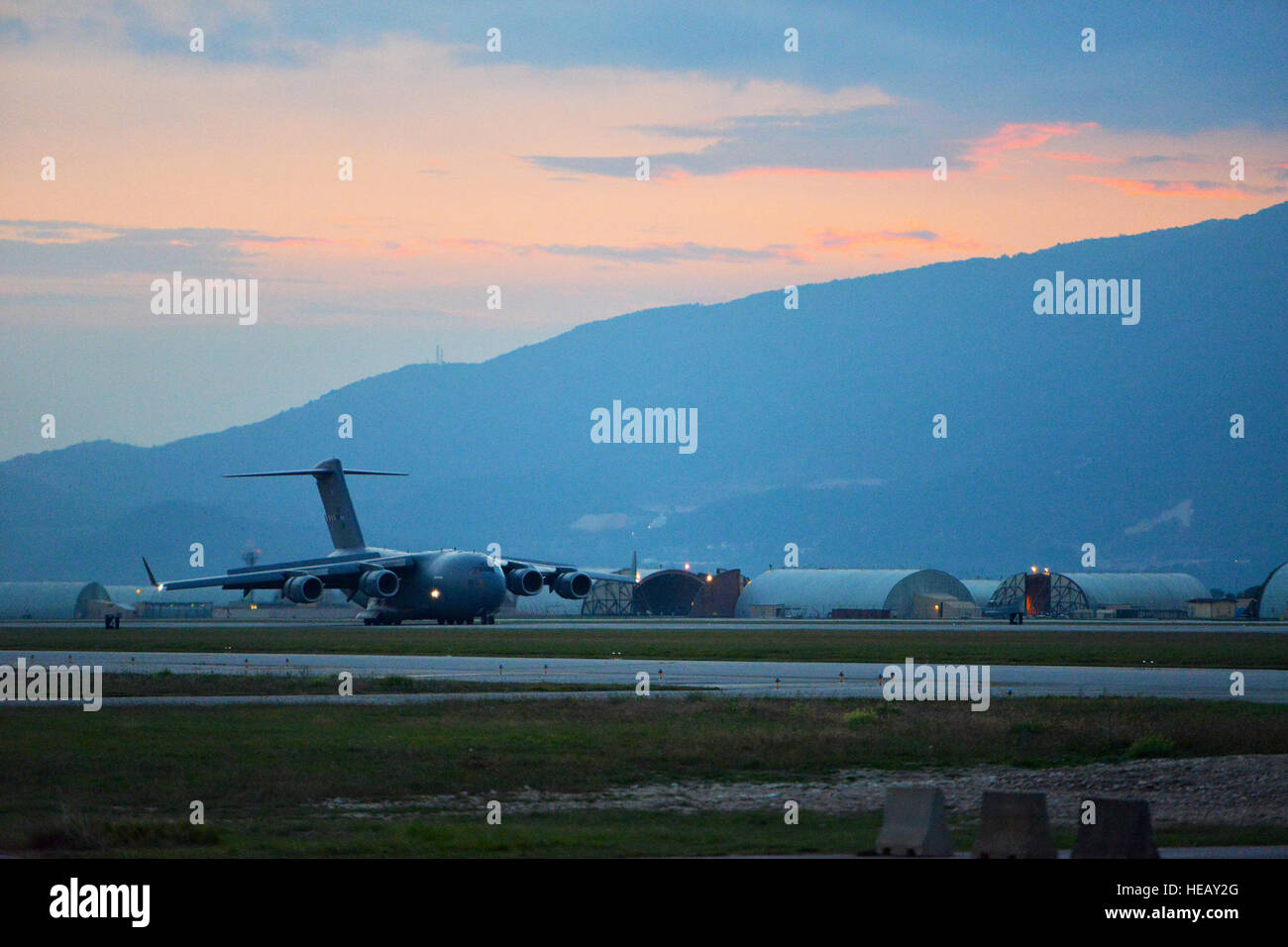 C-17 Globemaster III from Papa Air Base, Hungary, lands at Aviano Air ...