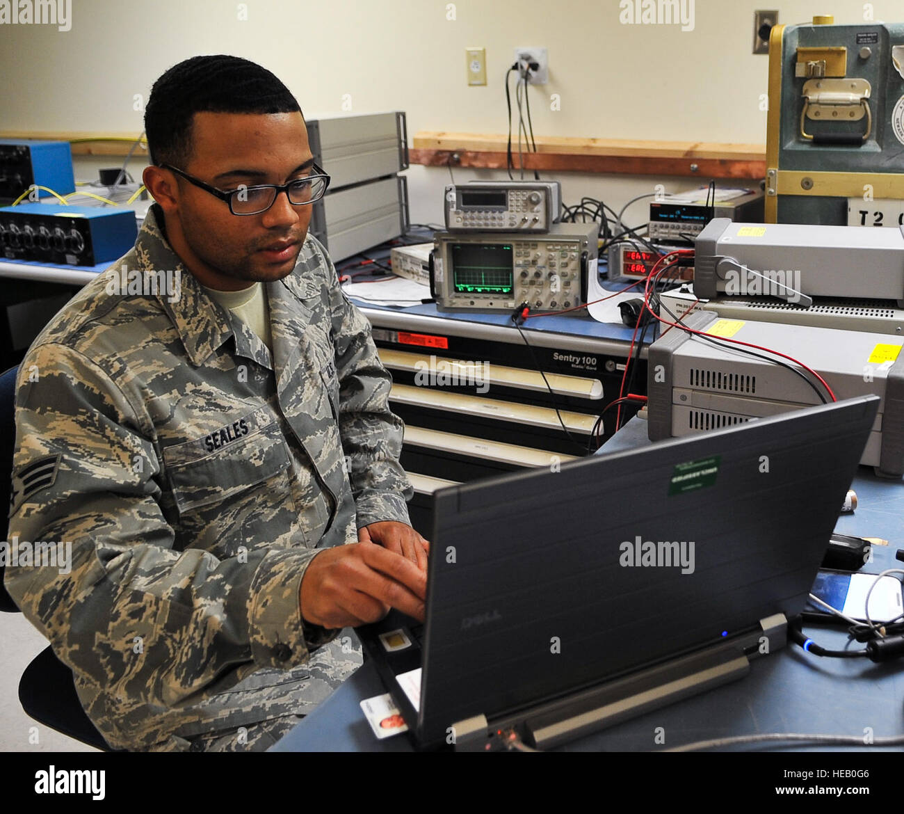 Airmen 379th expeditionary maintenance hi-res stock photography and ...
