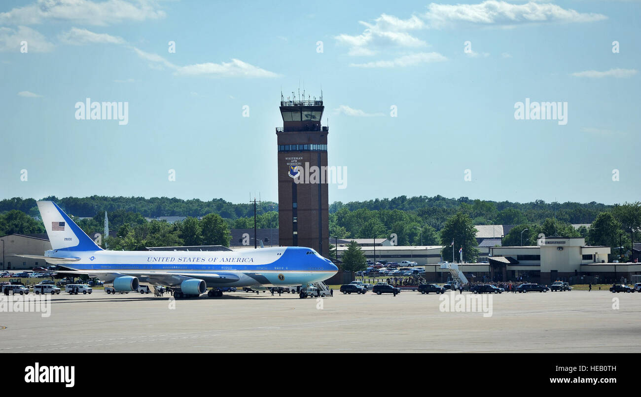 Aircraft tail numbers hi-res stock photography and images - Alamy