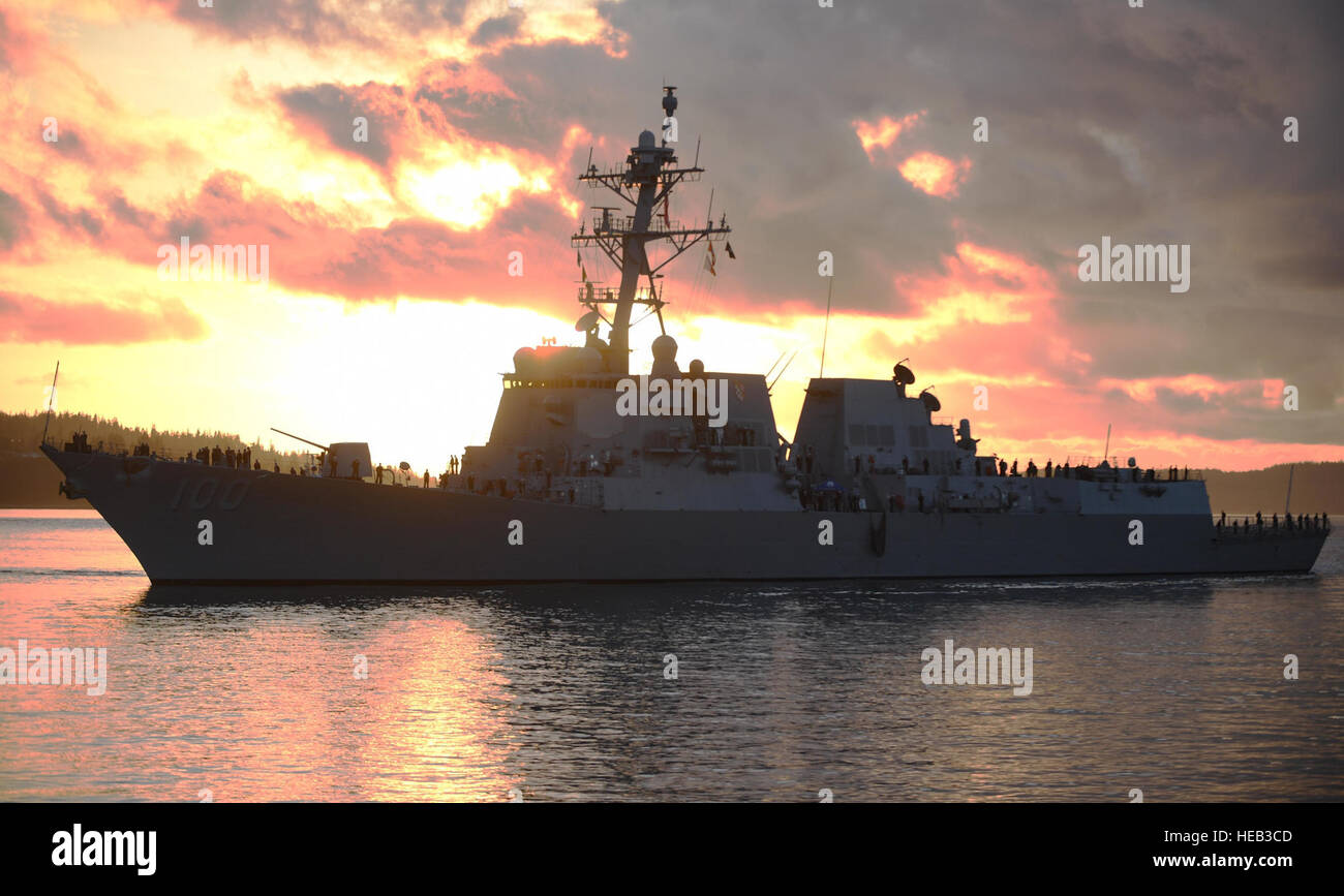Kidd class destroyers hi-res stock photography and images - Alamy