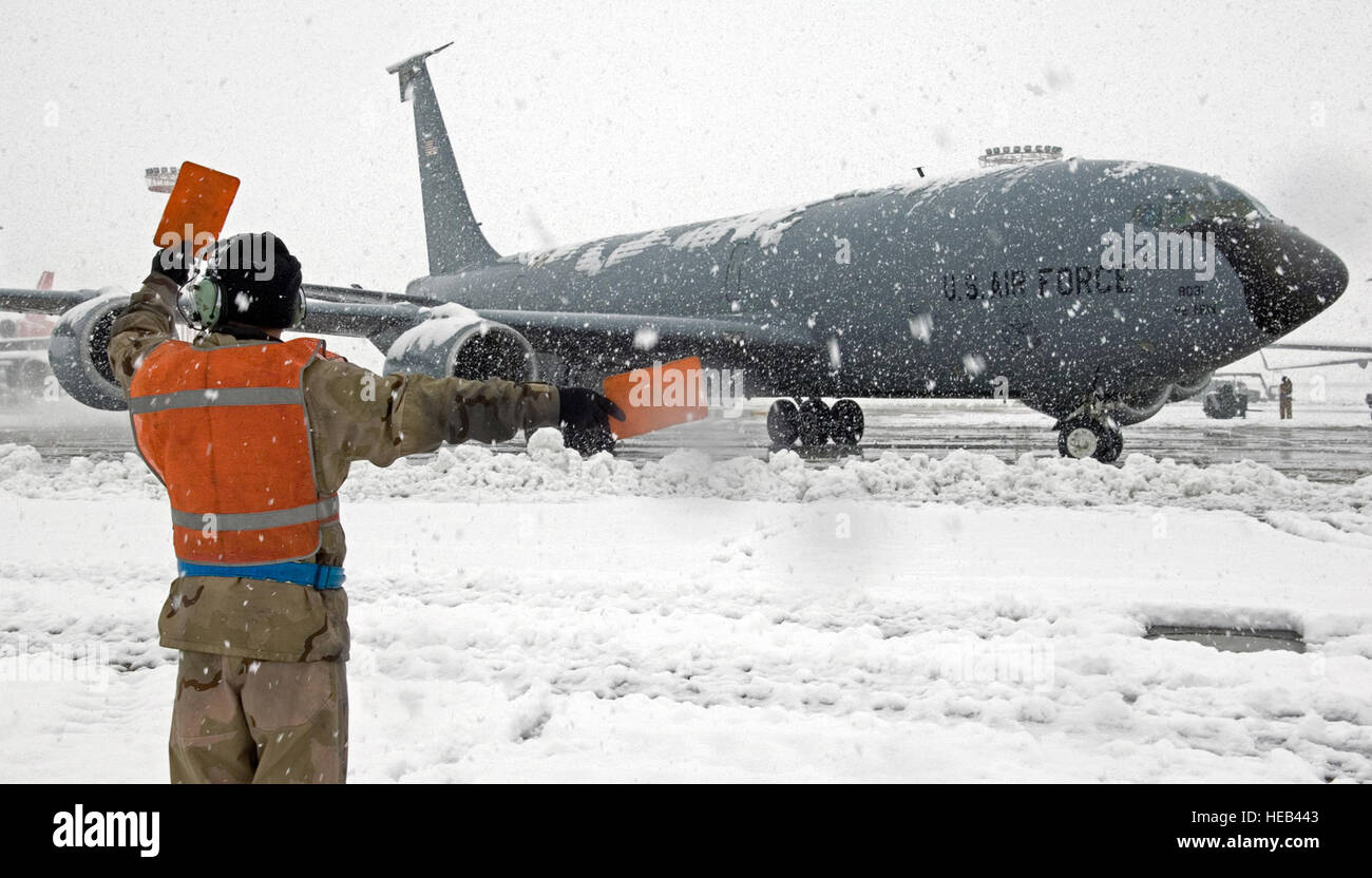 376th air expeditionary wing at manas air base hi-res stock photography ...