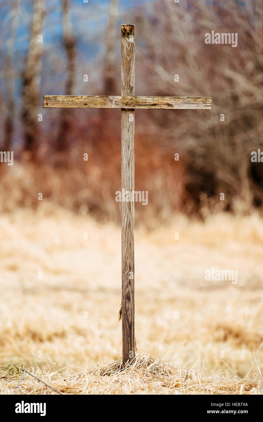 A simple wooden cross Stock Photo - Alamy