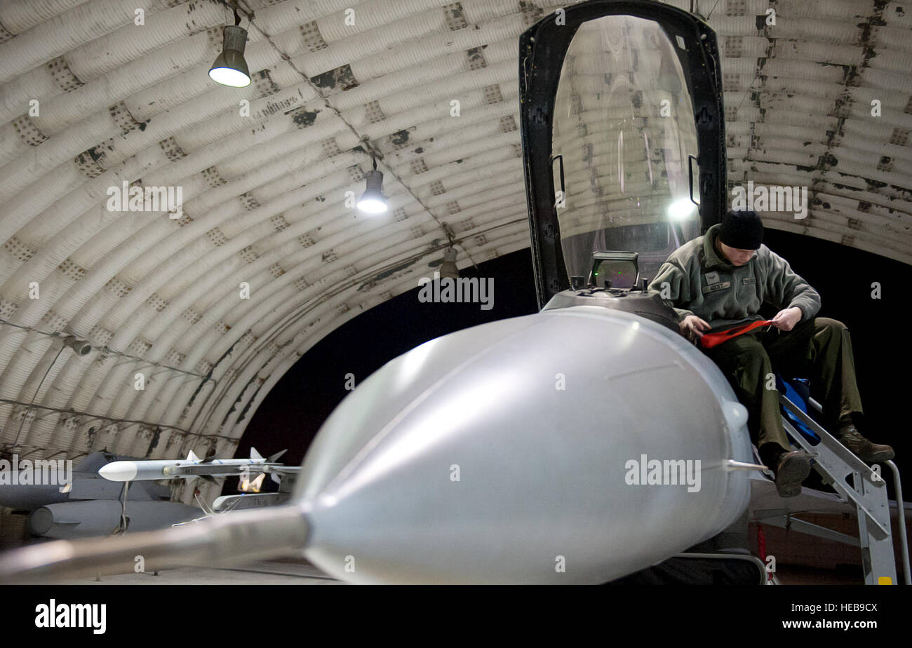 8th Aircraft Maintenance Squadron High Resolution Stock Photography and ...