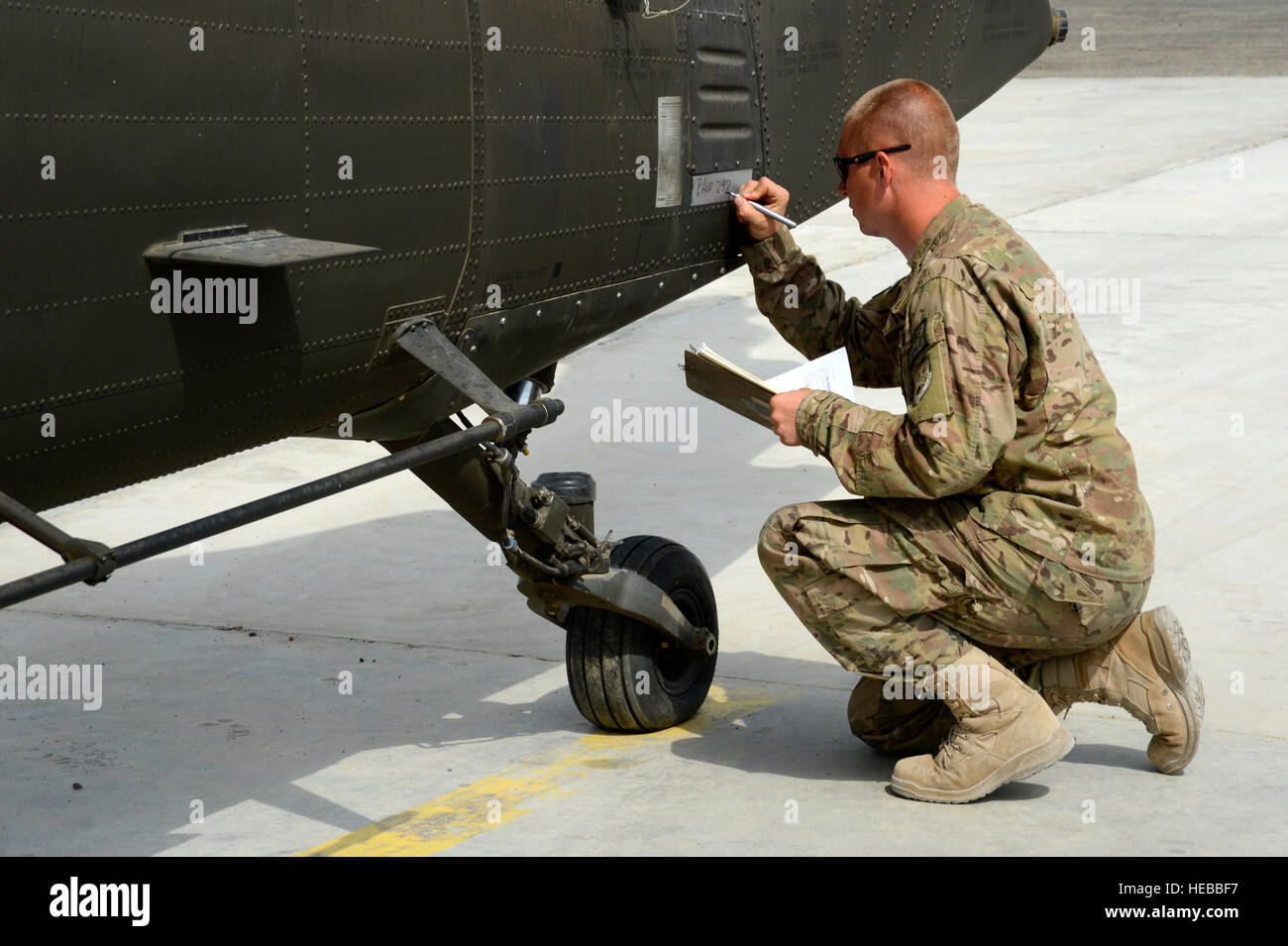 U.S. Air Force Staff Sgt. Benjamin Hansen, 455th Expeditionary Aerial ...