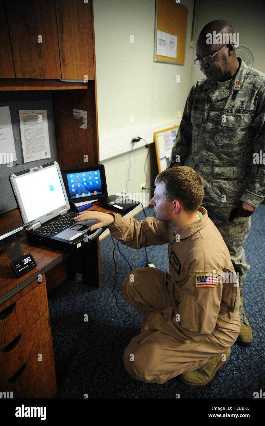 375th aeromedical evacuation squadron hi-res stock photography and ...