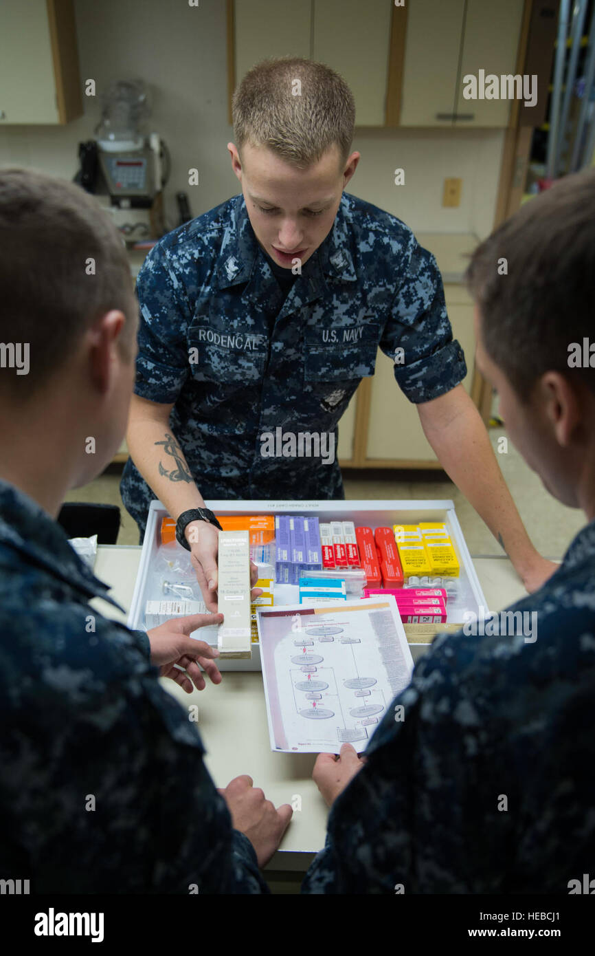 Crash cart hi-res stock photography and images - Alamy