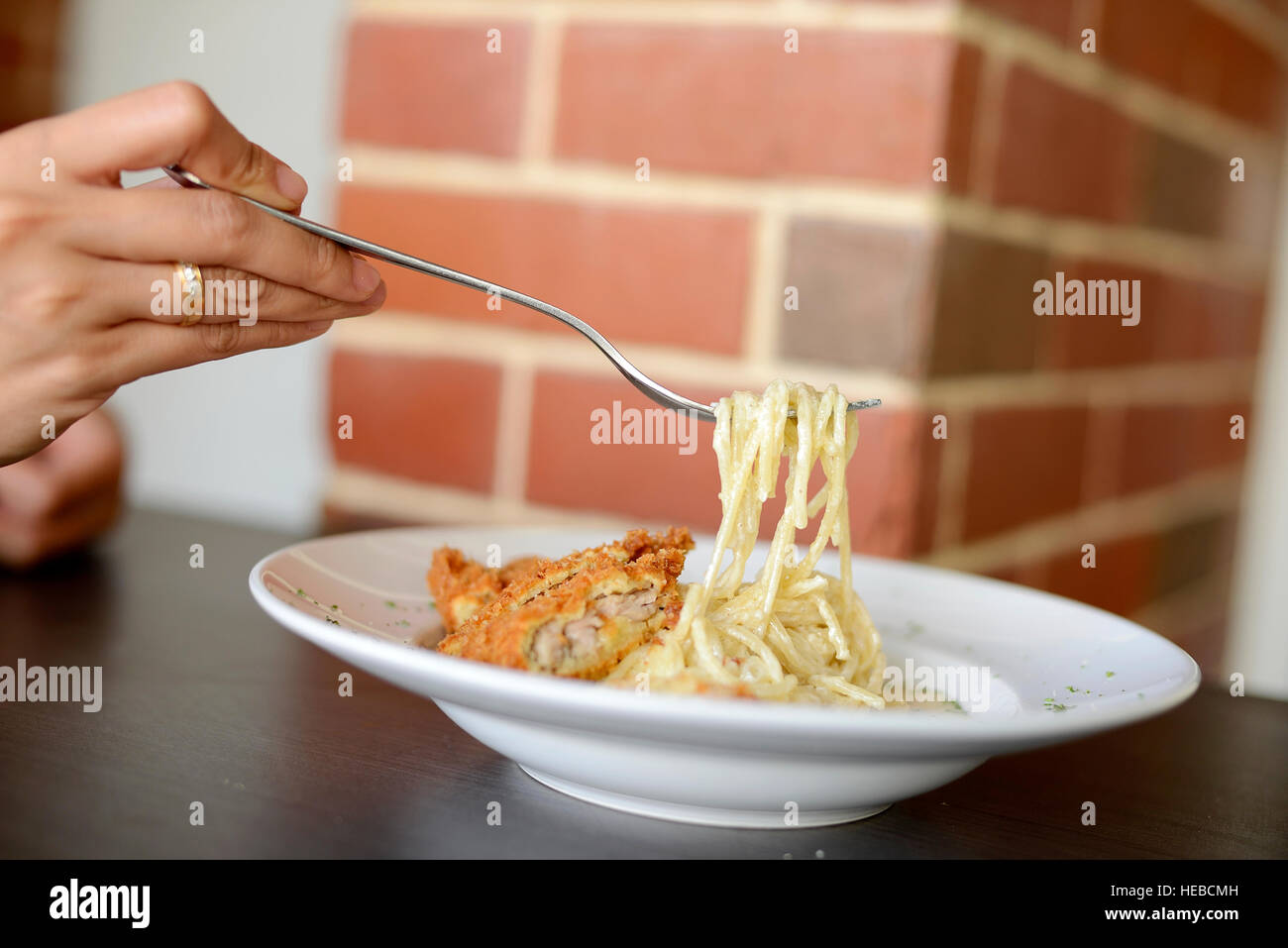 woman hand holding delicious spaghetti on fork Stock Photo - Alamy