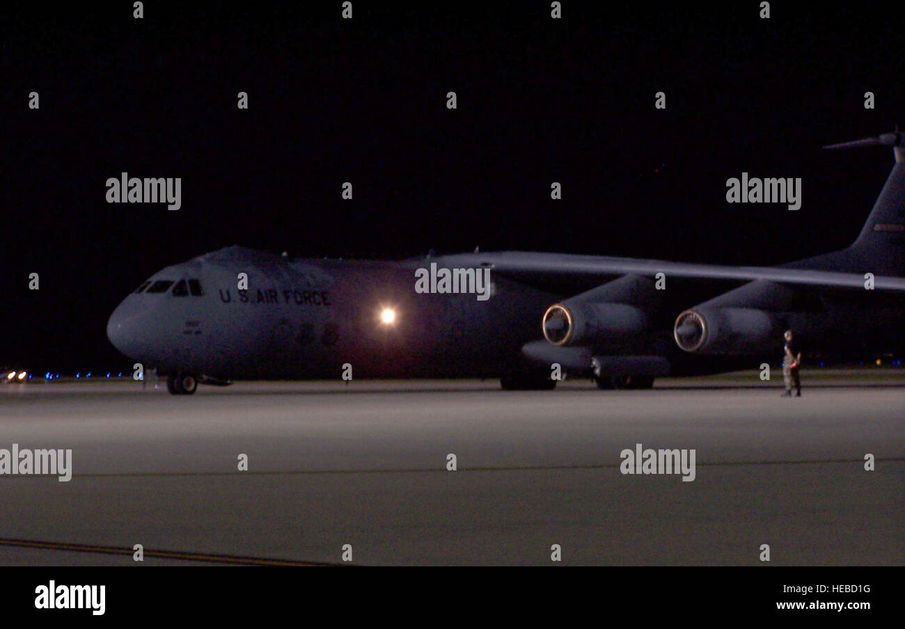 C 141 aircraft hi-res stock photography and images - Alamy