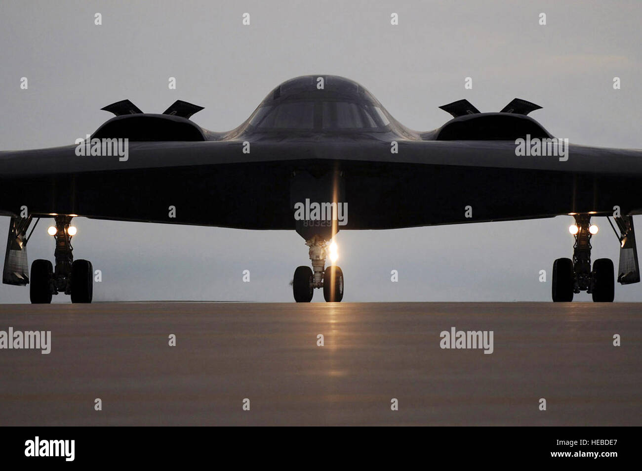 The B-2 Spirit of Missouri taxiing on the north ramp at Whiteman Air ...