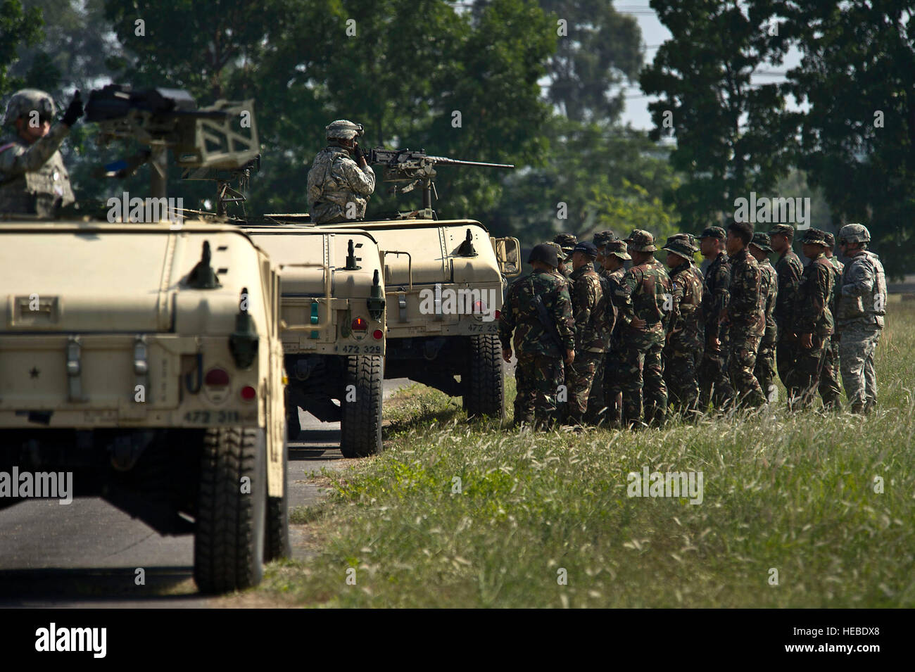 U.S. Army Military Police from the 472nd MP Company demonstrate convoy ...