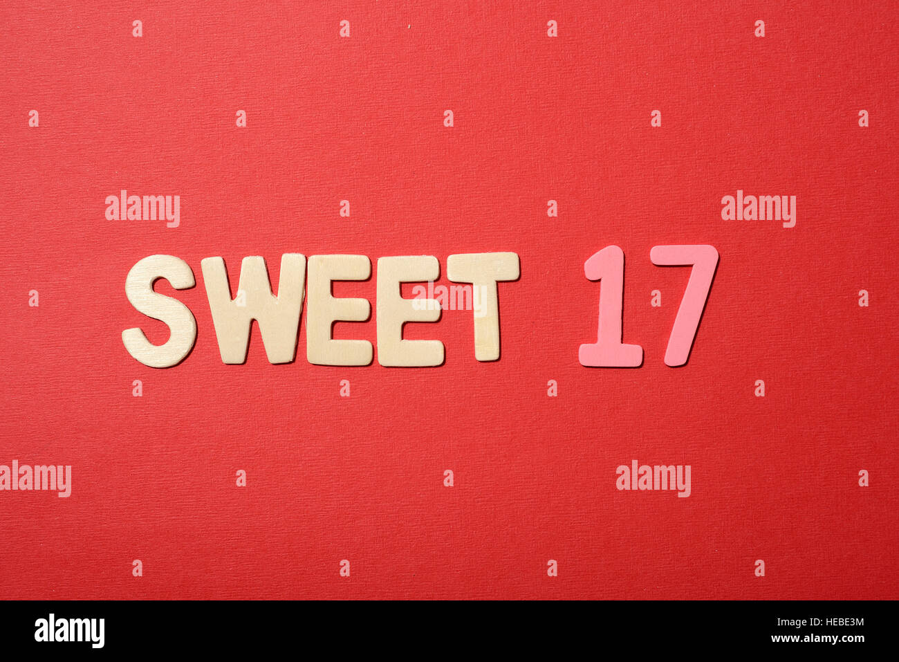 Sweet 17 text on red paper background Stock Photo - Alamy