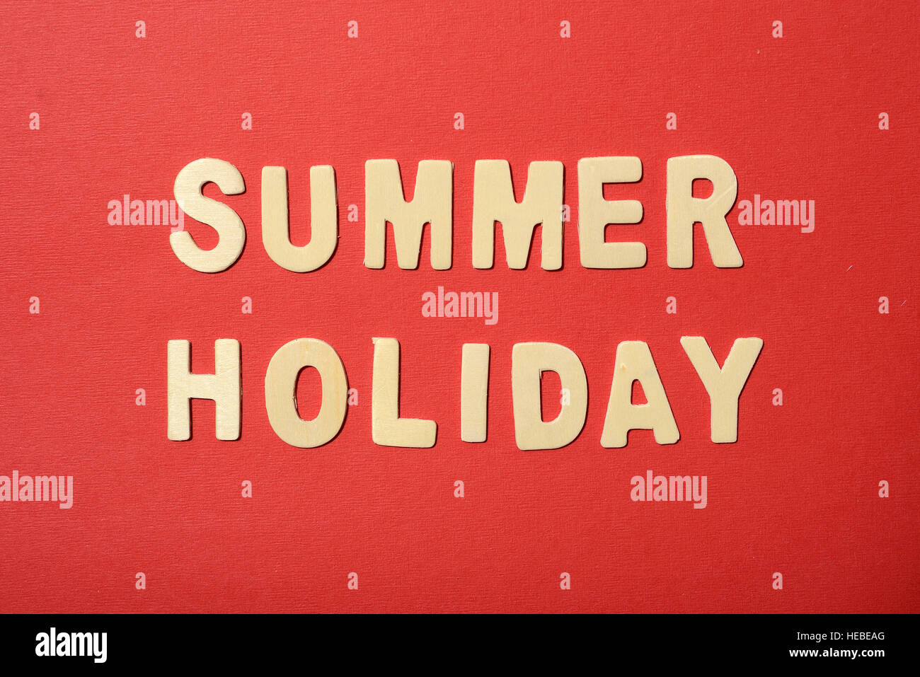 Summer holiday text on red paper background Stock Photo - Alamy