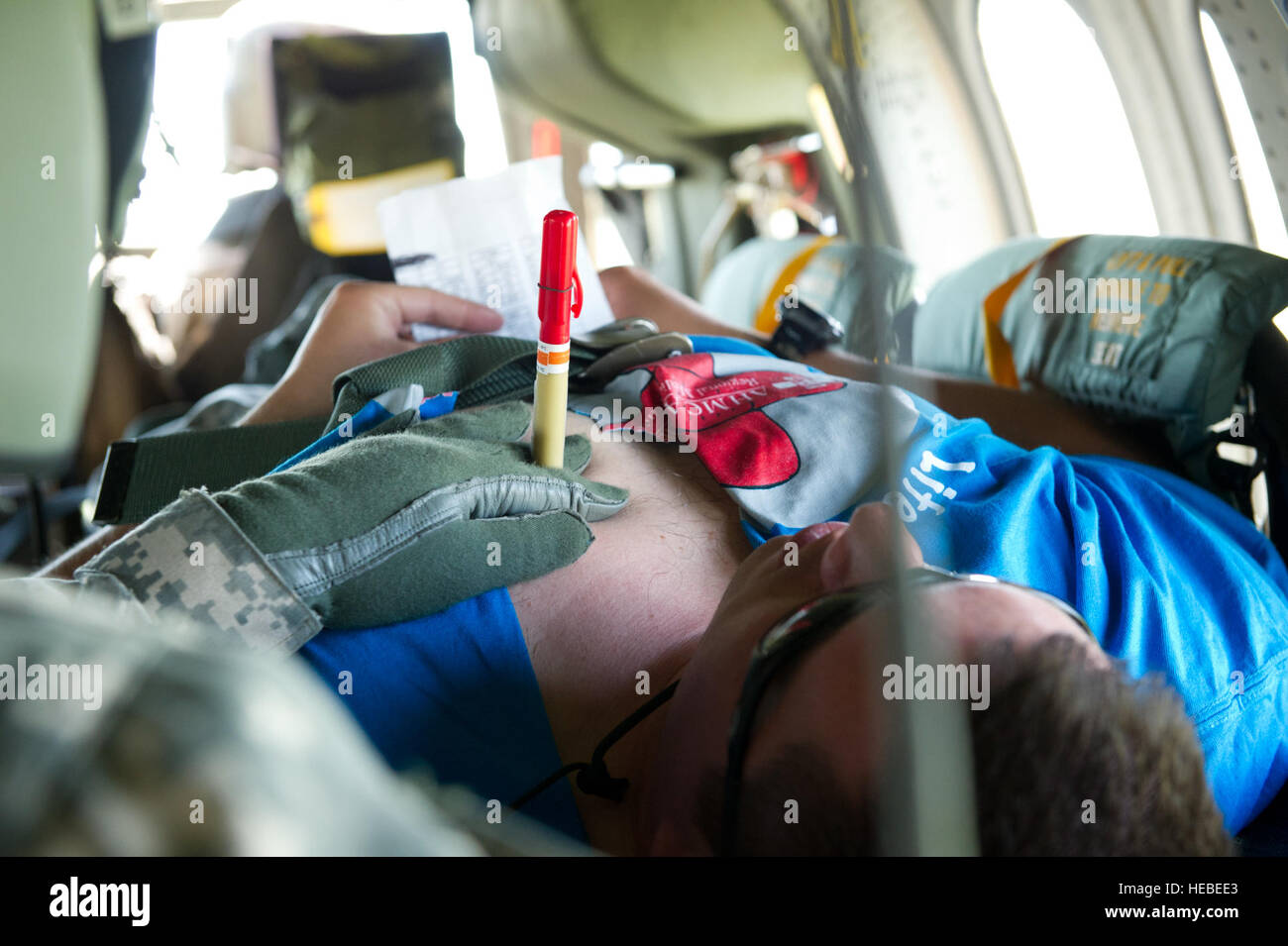 Utah Army National Guard soldiers with the 2-211 Aviation Battalion and ...