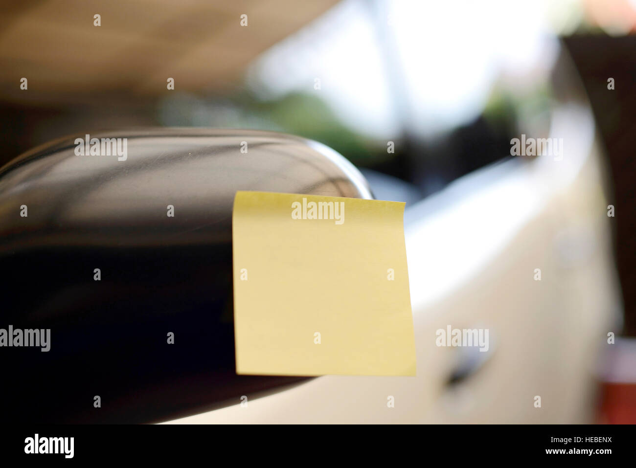 Blank yellow note on the car. You can put your message on the paper ...