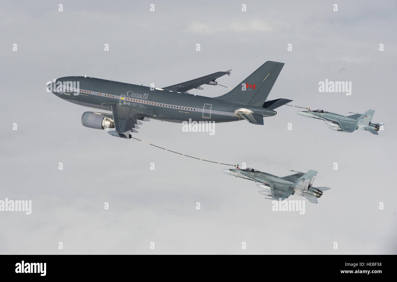 A CC-150 Polaris Airbus from 437 Squadron in Trenton provides air-to ...