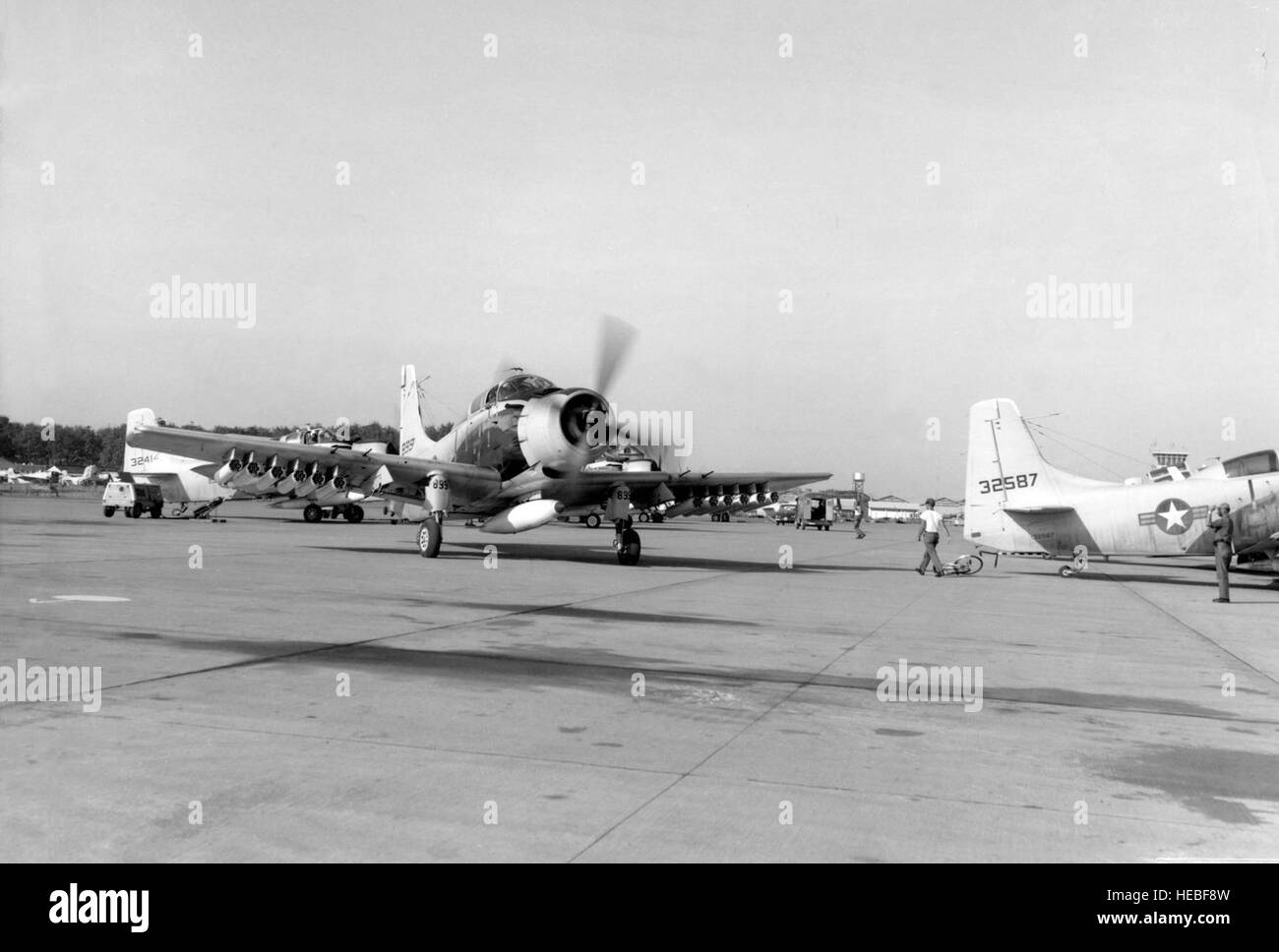Air force load crew Black and White Stock Photos & Images - Alamy