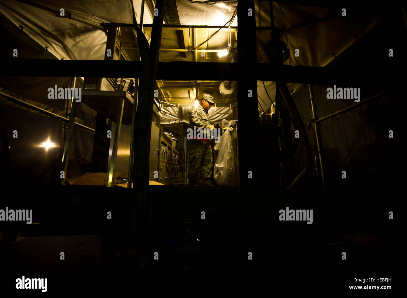 Military cooking units hi-res stock photography and images - Alamy