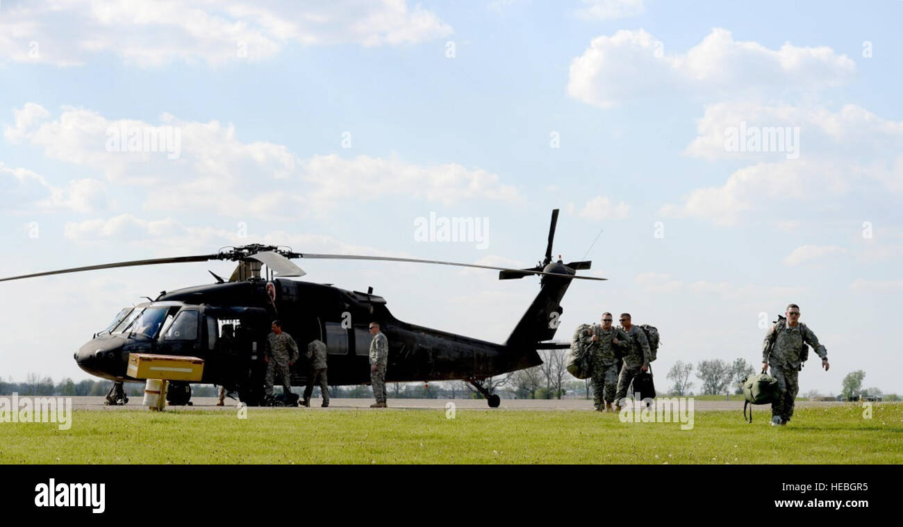 Members from the 1st Combat Aviation Brigade, 1st Infantry Division ...