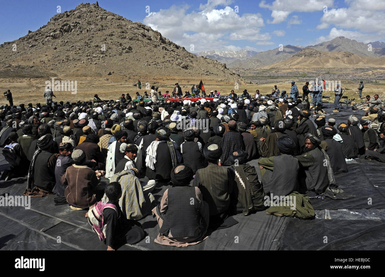 Zabul Provincial Gov. Ashraf Naseri talks with Daychopan district ...