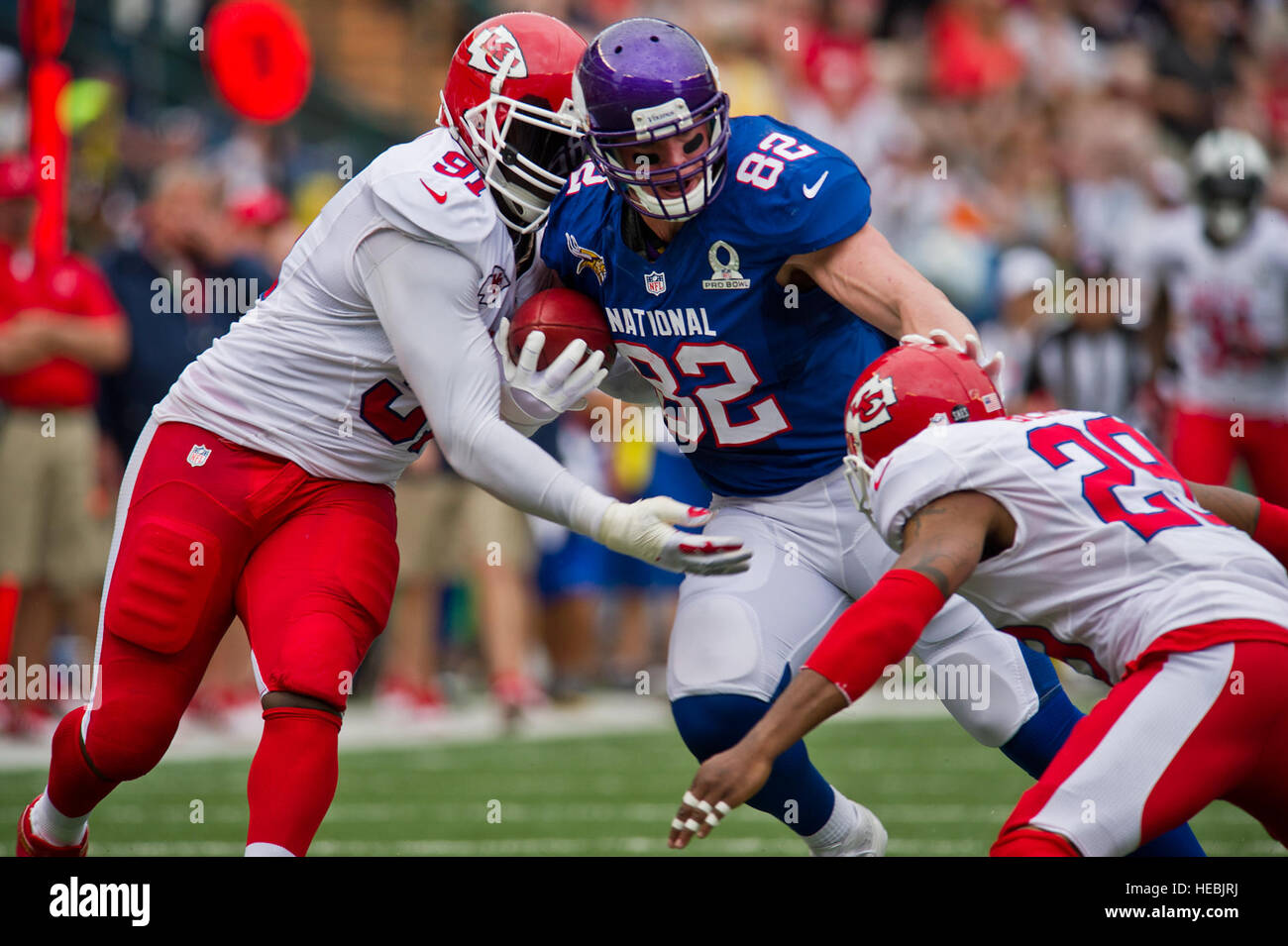 Minnesota Vikings tight end, Kyle Rudolph fight off defenders during ...
