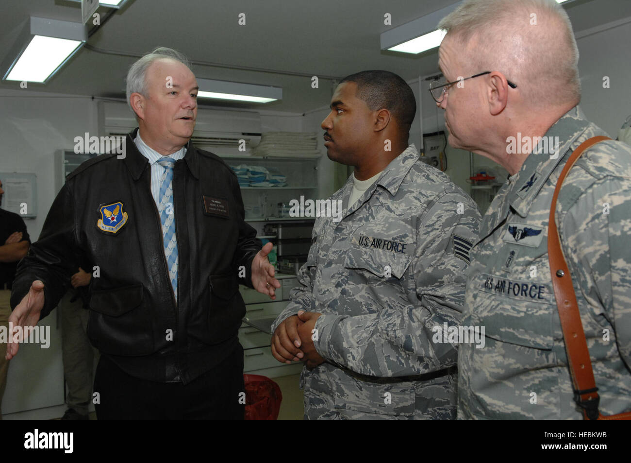 Members expeditionary medical facility hi-res stock photography and ...