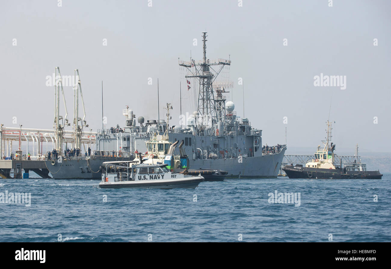A SeaArk 34-foot Dauntless patrol boat provides security for a U.S ...