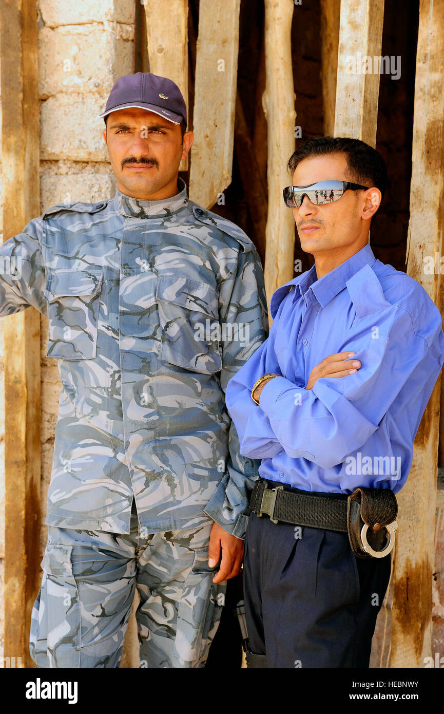 Iraqi police officer soldiers from hi-res stock photography and images ...
