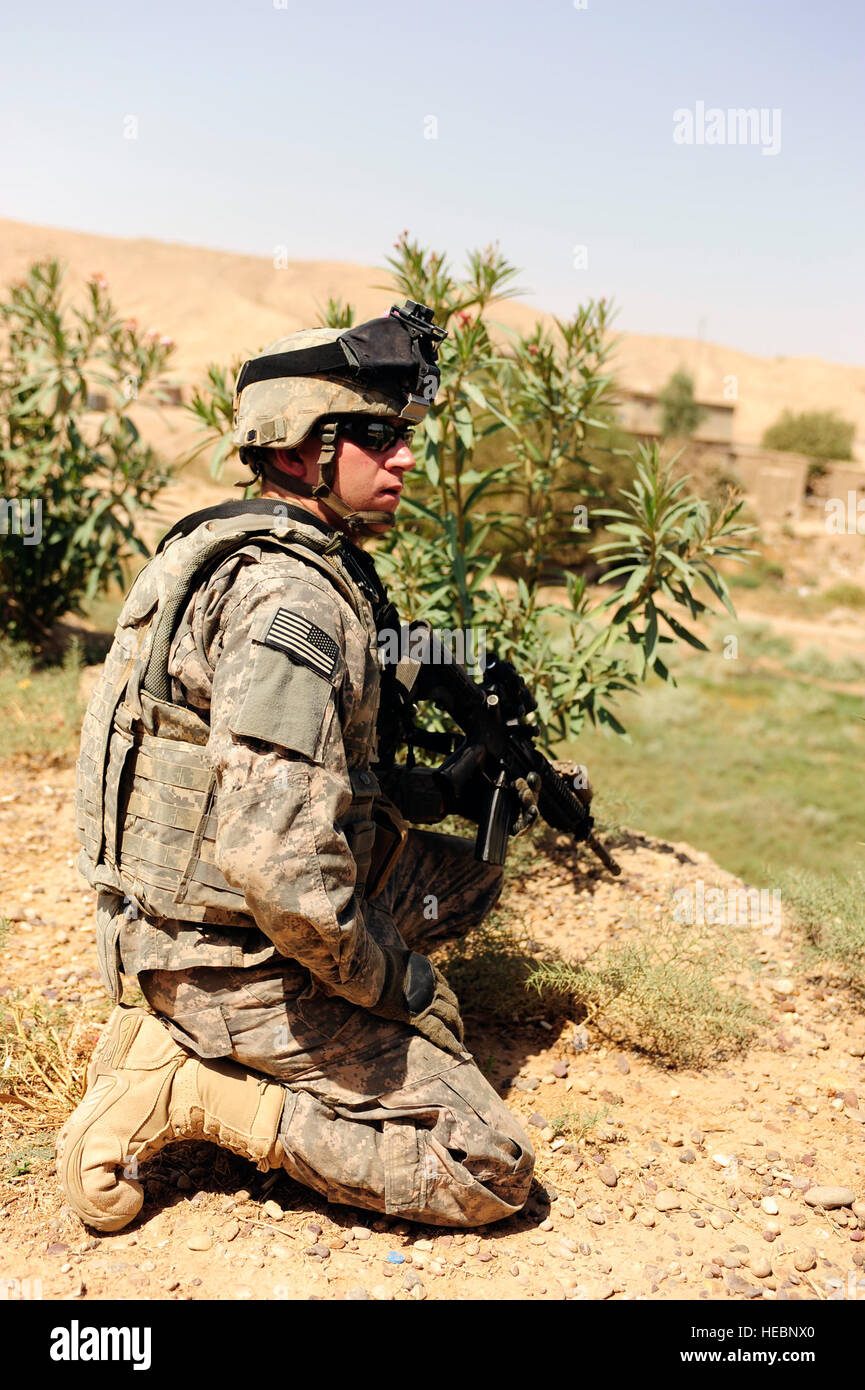 Army iraq security perimeter hi-res stock photography and images - Alamy