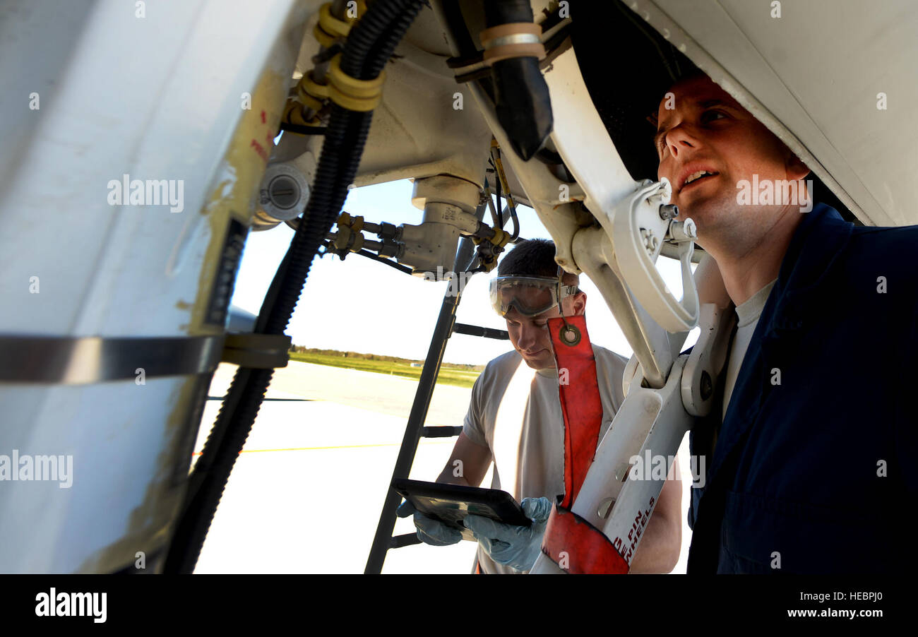 F-15C Eagle maintainers conduct landing gear systems check on an ...