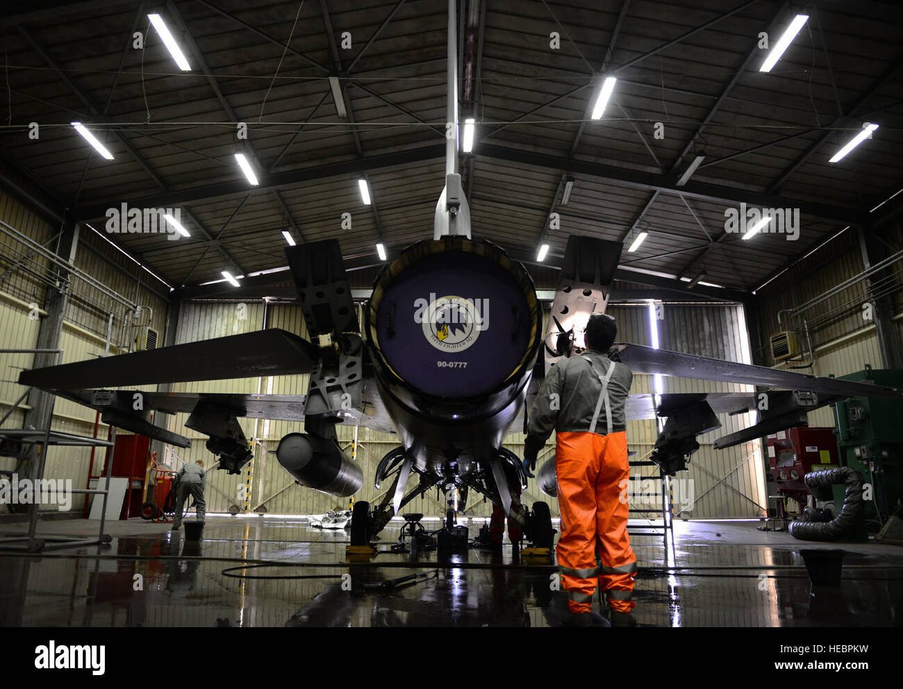 Aircraft maintenance squadron crew hi-res stock photography and images ...