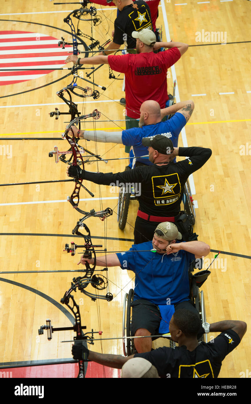 Recurve bow archery competition hi-res stock photography and images - Alamy