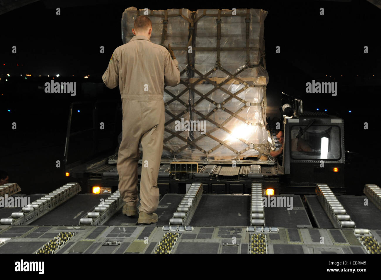 Tunner 60k aircraft cargo loader transporter vehicle system hi-res ...