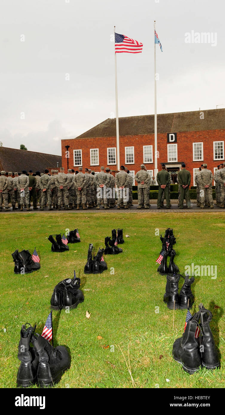 Military men women stand rest hi-res stock photography and images - Alamy